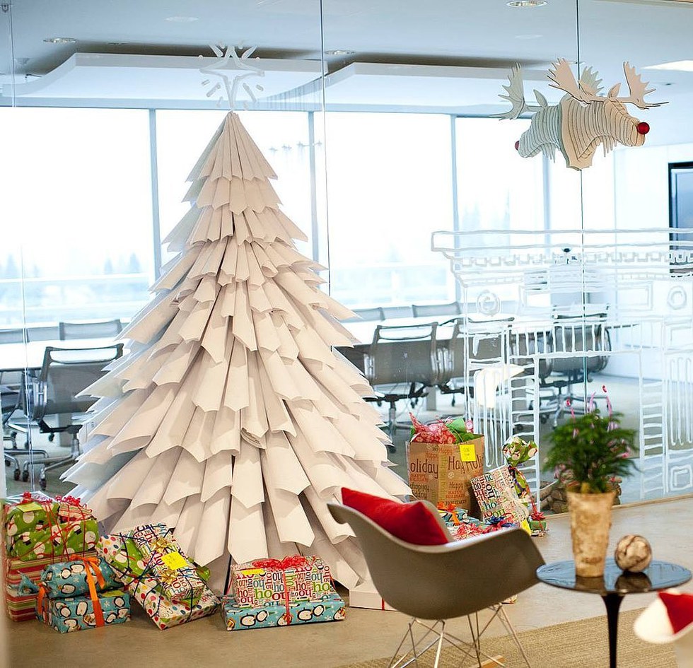 Deck Your Halls With One Of These 18 DIY Christmas Tree Ideas - xoNecole