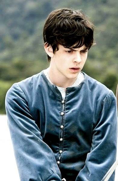 8 Things We've Learned From Edmund Pevensie