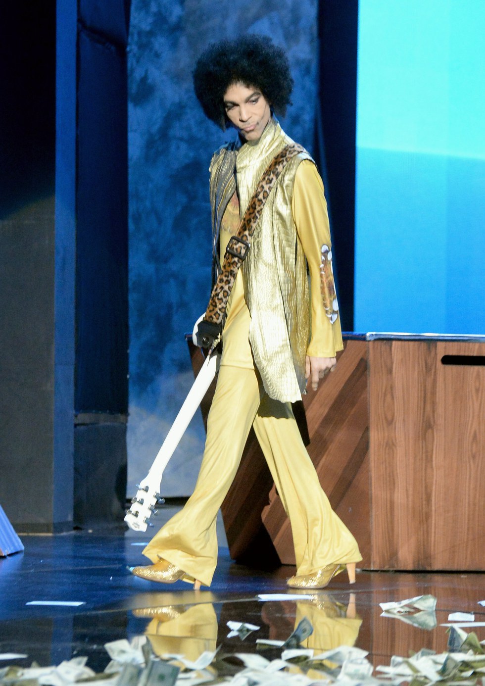 10 Pictures Of Prince That Prove This Is Androgyny Done Right