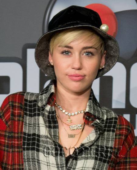 Bucket Hat Fashion Advice from Celebs