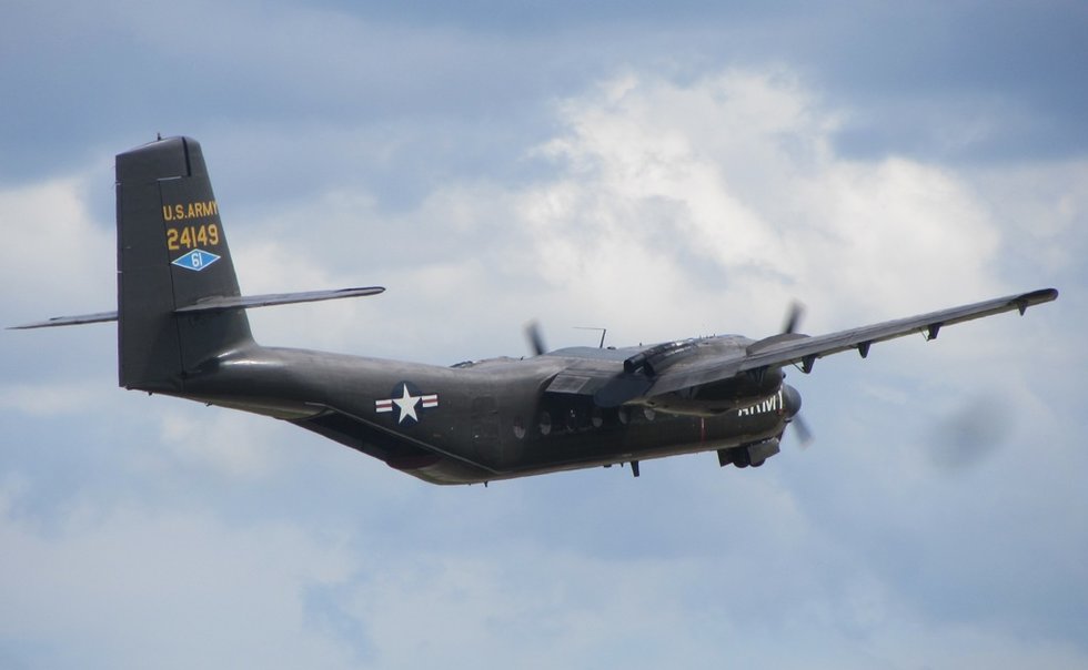 The Army's Caribou cargo plane supplied troops in Vietnam - We Are The ...