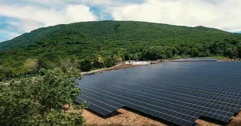 Tesla Powers An Entire Samoan Island With 100 Percent Solar Energy - GOOD