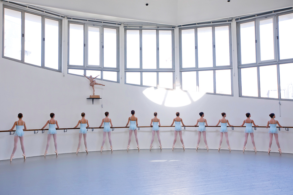 “Les Petits Rats”: Inside the Lives of Two Students at the Illustrious ...