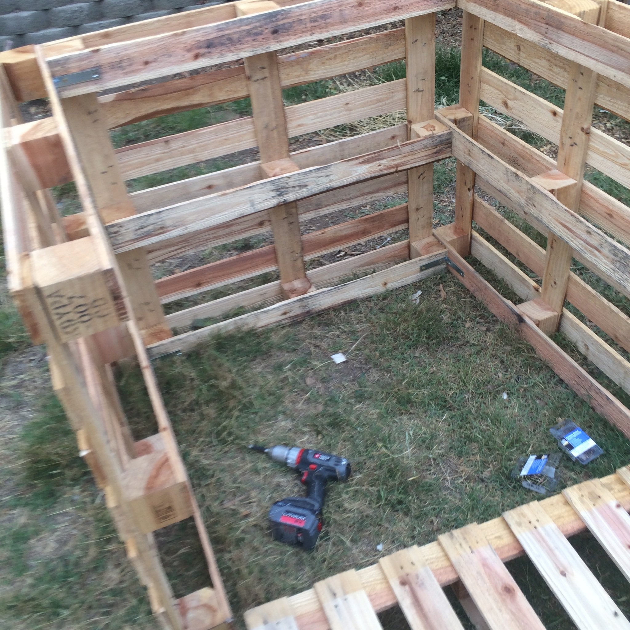 Chicken Co Op Made Out Of Pallets How To Build A Chicken Coop From
