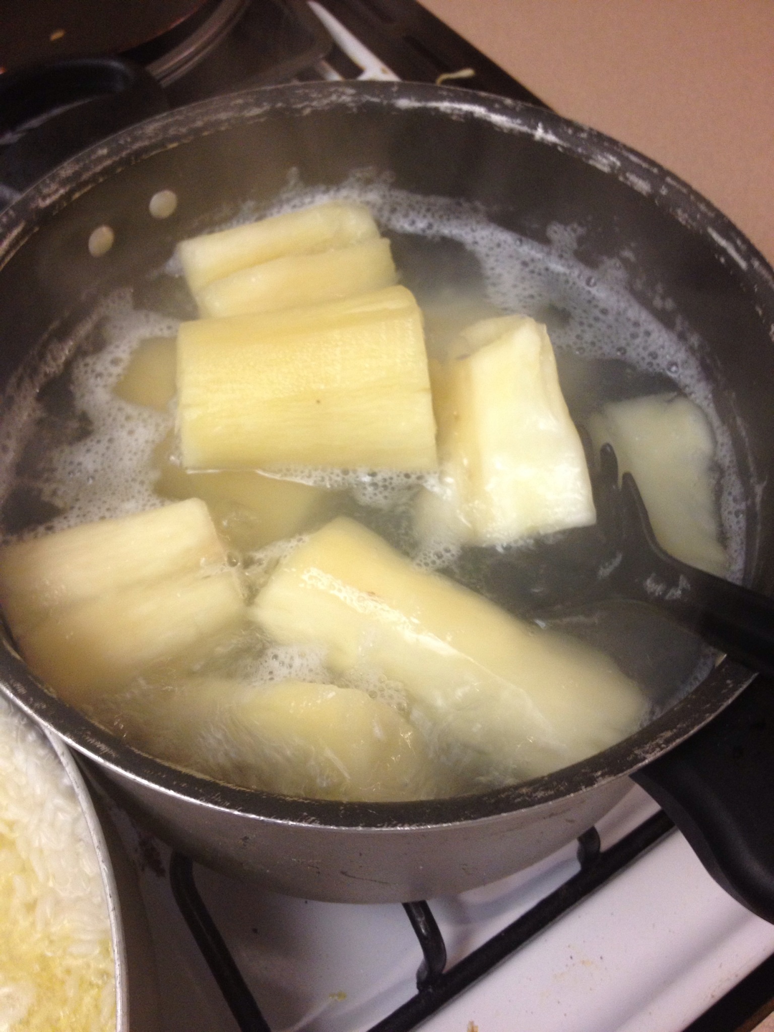 Vigoron Recipe Traditional Chicharron Dish With Cassava And Tomato