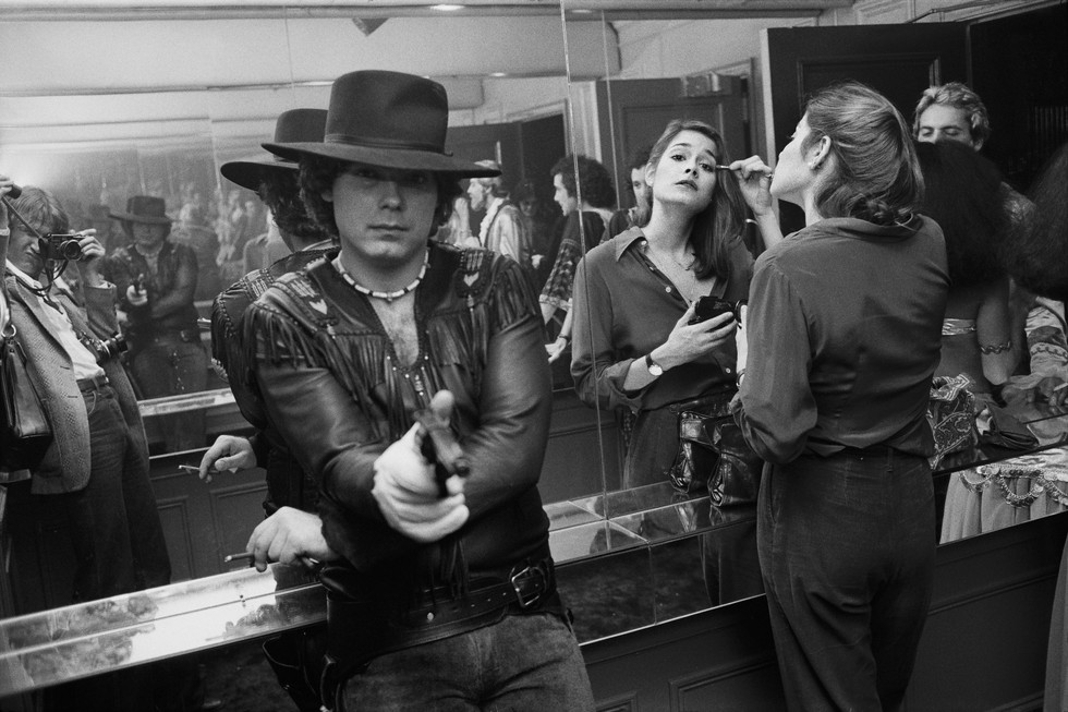 Scope Amazing, Never-Before-Published Photos of Studio 54 From a New ...