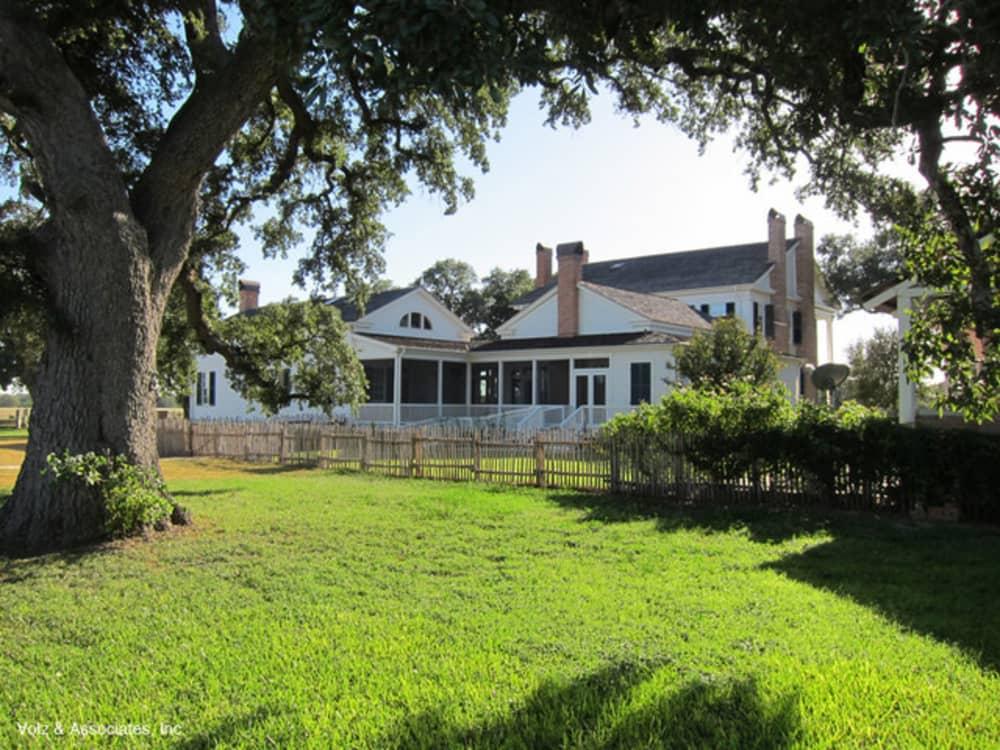 Plantation House Austin Texas The Plantation House Boutique Inn,
