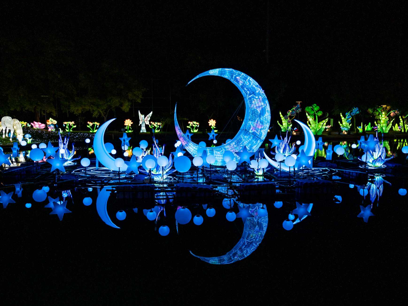 Cover Story Annual Holiday Light Show At Botanical Gardens Continues