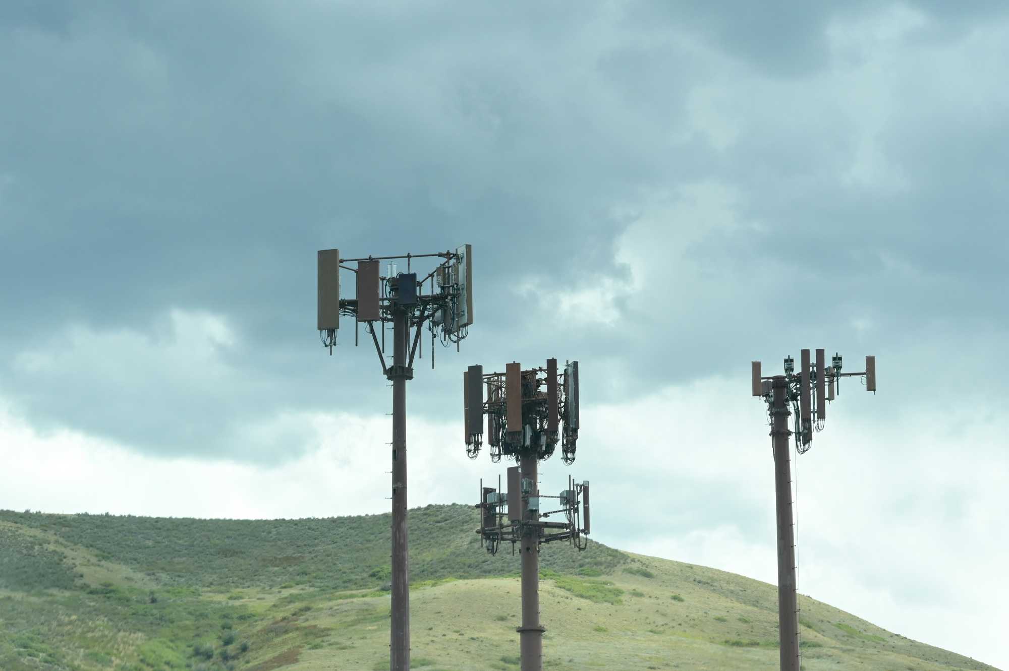 Parents push for school transfers after cancer concerns near cell tower ...