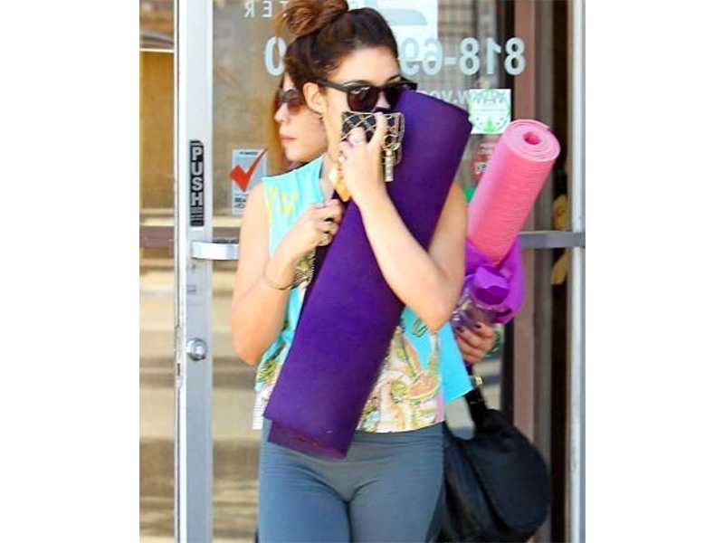 Selena Gomez Manages To Make Even Some Serious Camel Toe Look Cute