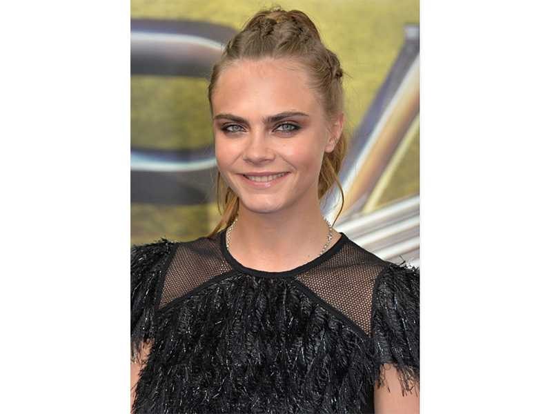 Cara Delevingne Suffers Butt Flashing Wardrobe Malfunction Still Looks